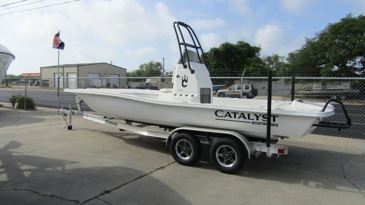 Boat Matrix | 2022 CATALYST 2200 CAT