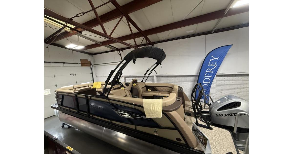 Boat Matrix | 2025 Godfrey Aqua PaTio 235 SBC Triple #33838