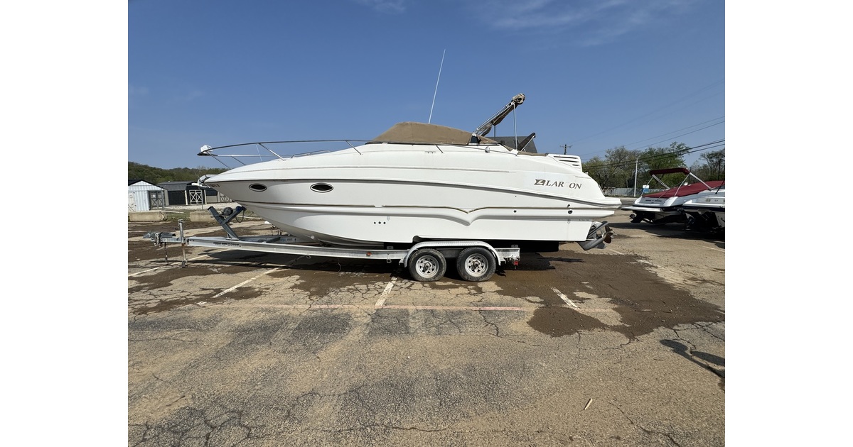 Boat Matrix | 2002 Larson Cario 274